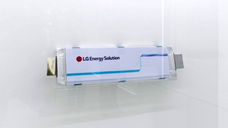 각형 or 파우치…전기차 배터리 폼팩터 경쟁 뜨겁다