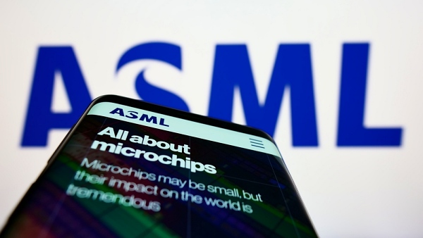 ASML, 3분기 매출 예상치 상회 "2024년 정체기 유지 전망"