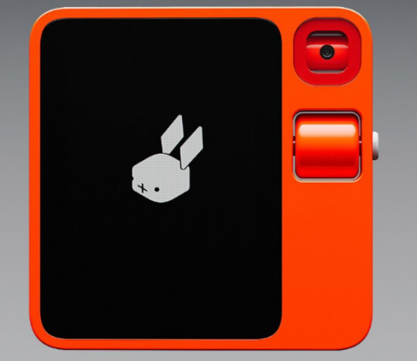 [CES 2024] 미국 스타트업 '래빗' 일 냈다 …하루 만에 1만대 팔린 게임기