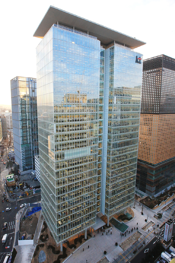 KT, AICT 기업 전환 속 조직 개편 본격화...자회사 신설하고 5700명 재배치