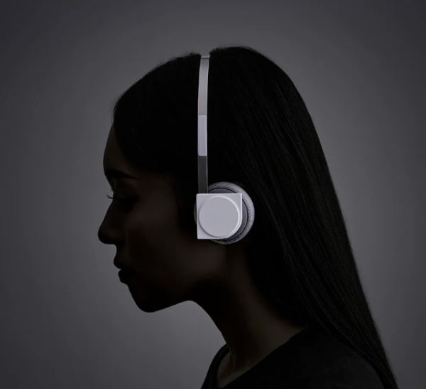 레트로 감성에 노캔 더했다…KM5, 신형 무선 헤드폰 'HP1' 출시